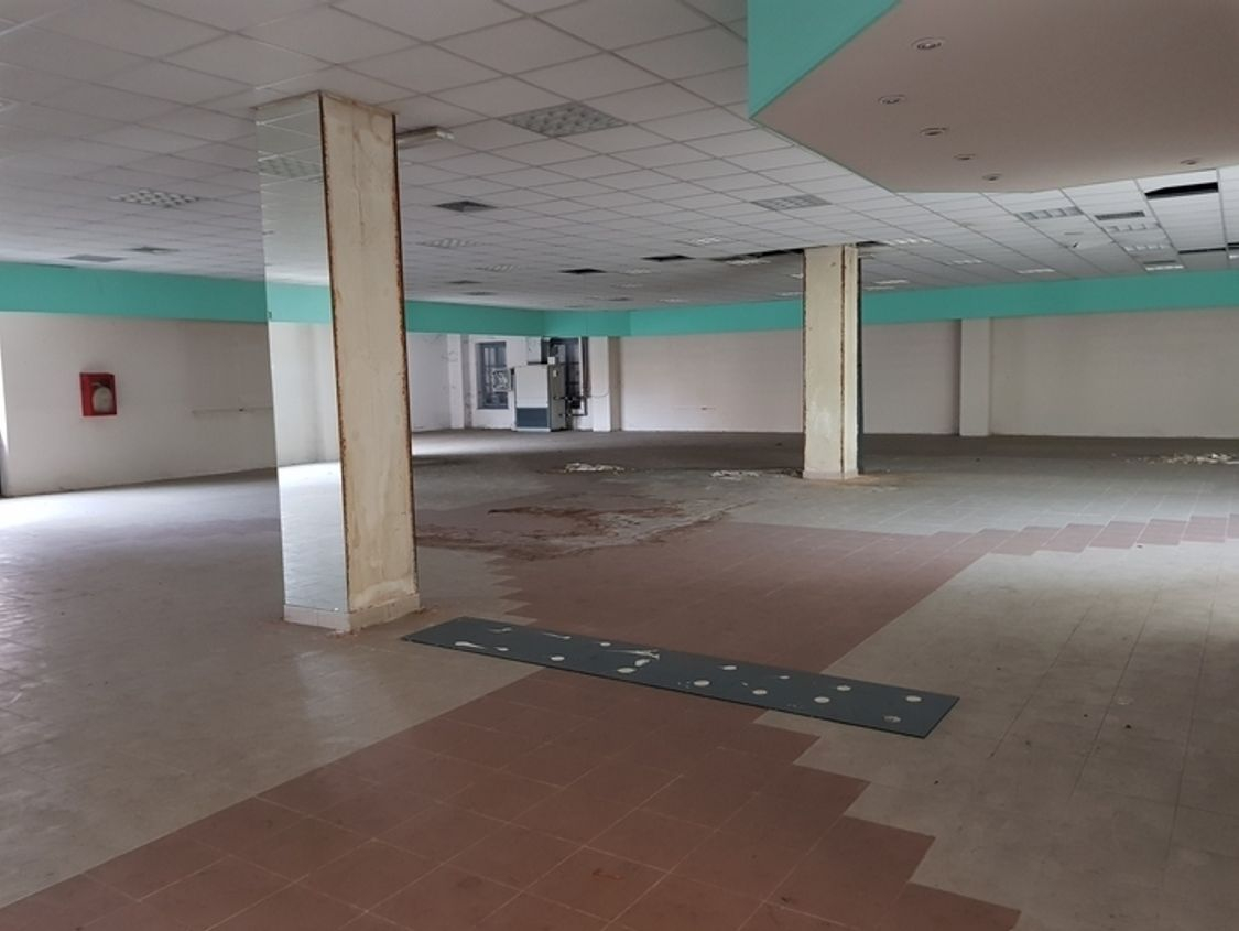 Shop Of About 500 Square Meters Shop Of About 500 Square Meters